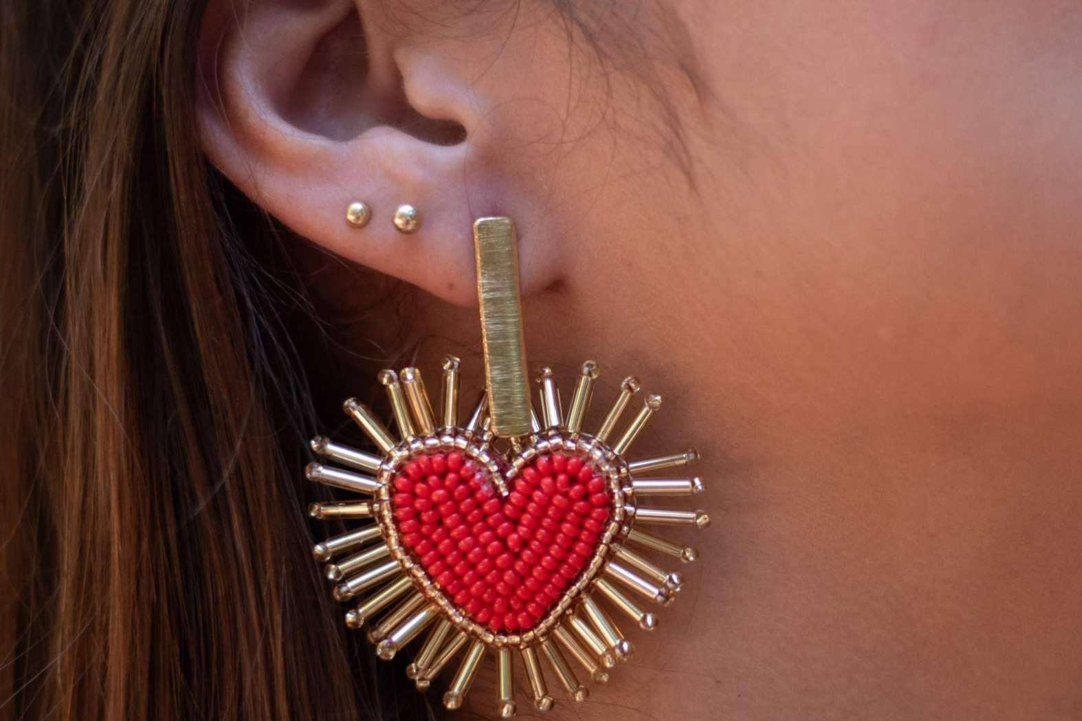 El impacto de piezas coloridas en verano con la joyería artesanal ...